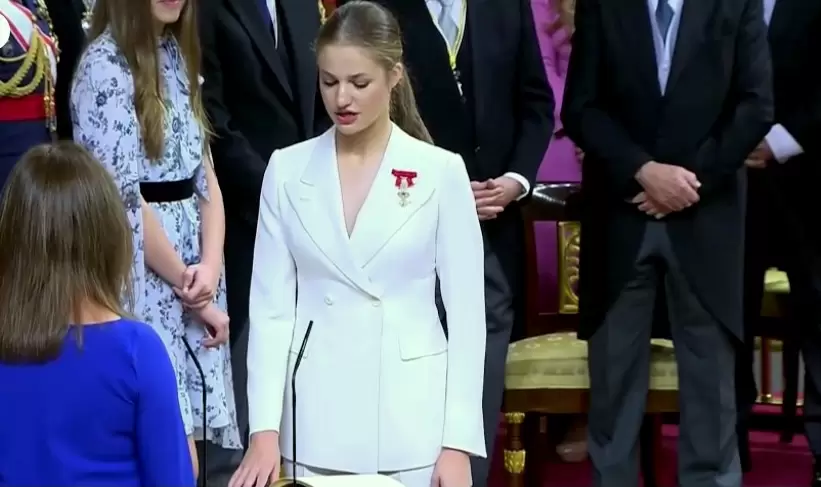 Juramento de la Constitución Española por su Alteza Real la Princesa de ...